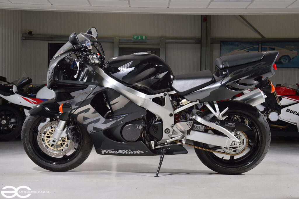 Honda CBR 900 RR Fireblade | Appreciating Classics