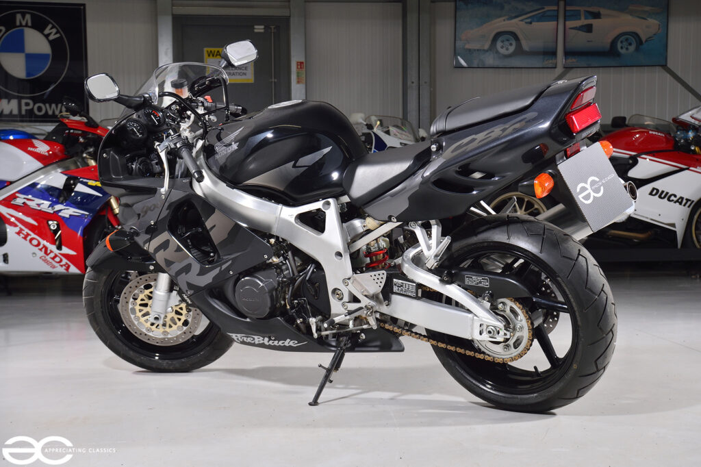 Honda CBR 900 RR Fireblade | Appreciating Classics