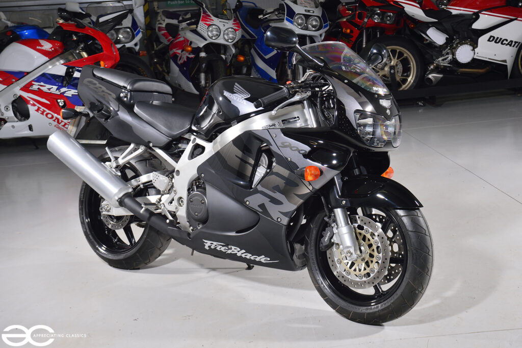 Honda CBR 900 RR Fireblade | Appreciating Classics